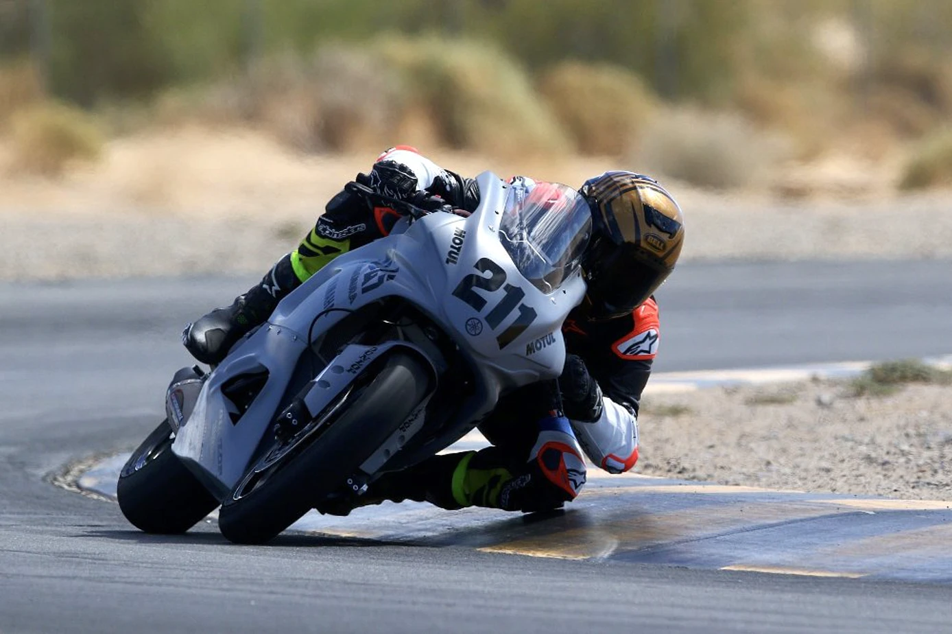 RevZilla's Ari Henning Tests The Yoshimura Yamaha YZF-R7 At Chuckwalla ...